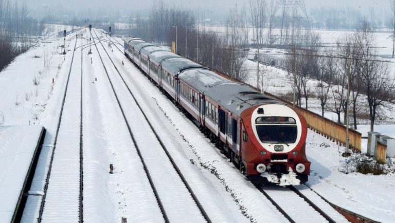 Travel to India's 12 Gorgeous Spots of Incredible Railways Travel to India's 12 Gorgeous Spots of Incredible Railways